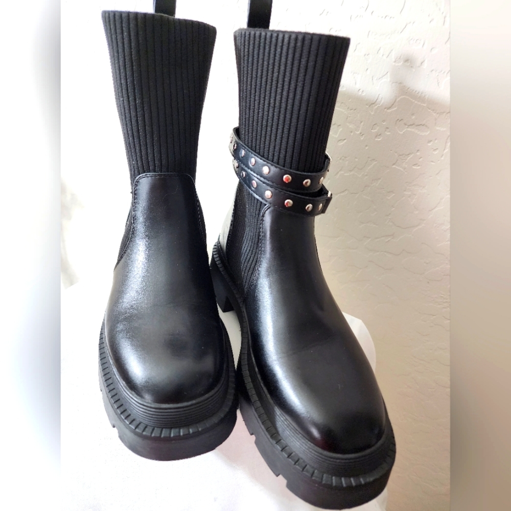 Dream Paris Lug Sole Boots With Detachable Straps - Gem